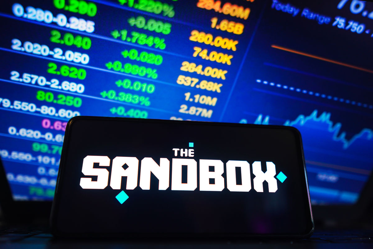 SAND Price is at Risk as Sandbox Active Users Plunge